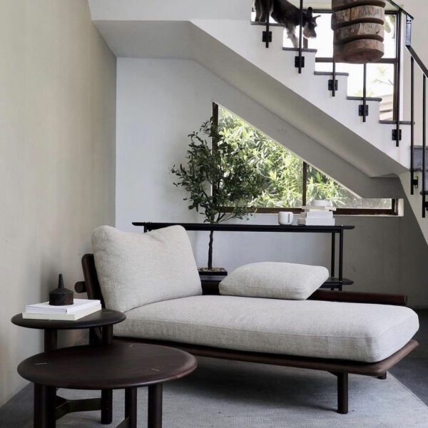 Stilt daybed | Sofa | Dunke Design